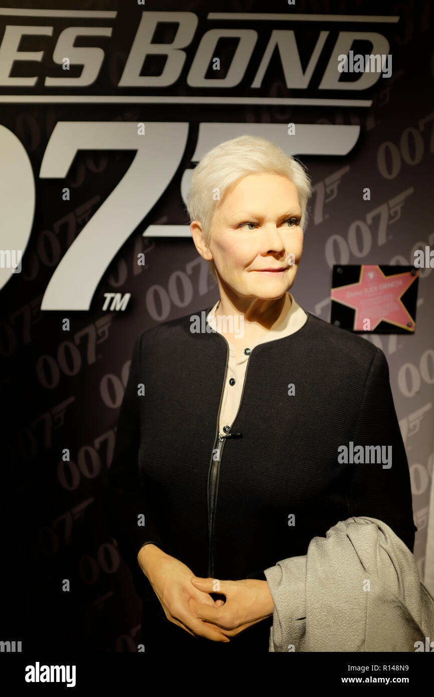 James bond 007 actress hi-res stock photography and images - Alamy