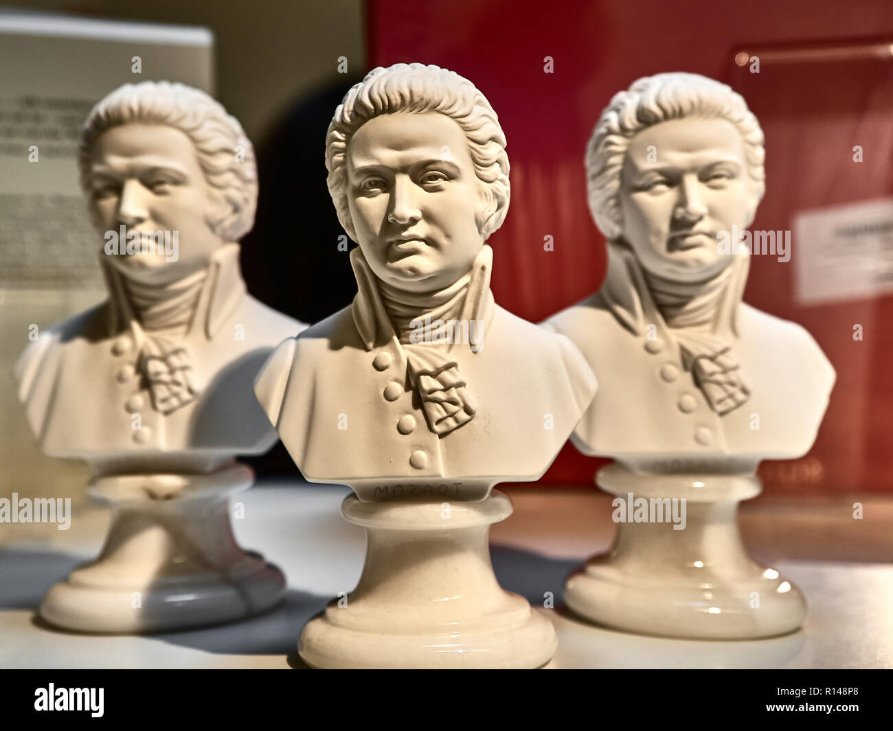 Little statues hi-res stock photography and images - Alamy