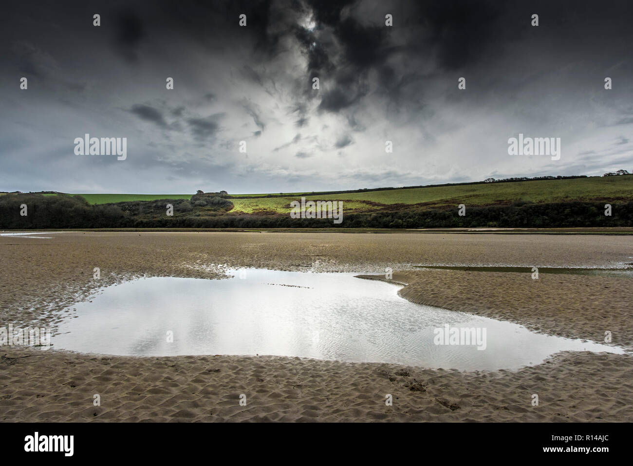Low tide in the Gannel Estuary in Newquay in Cornwall Stock Photo - Alamy