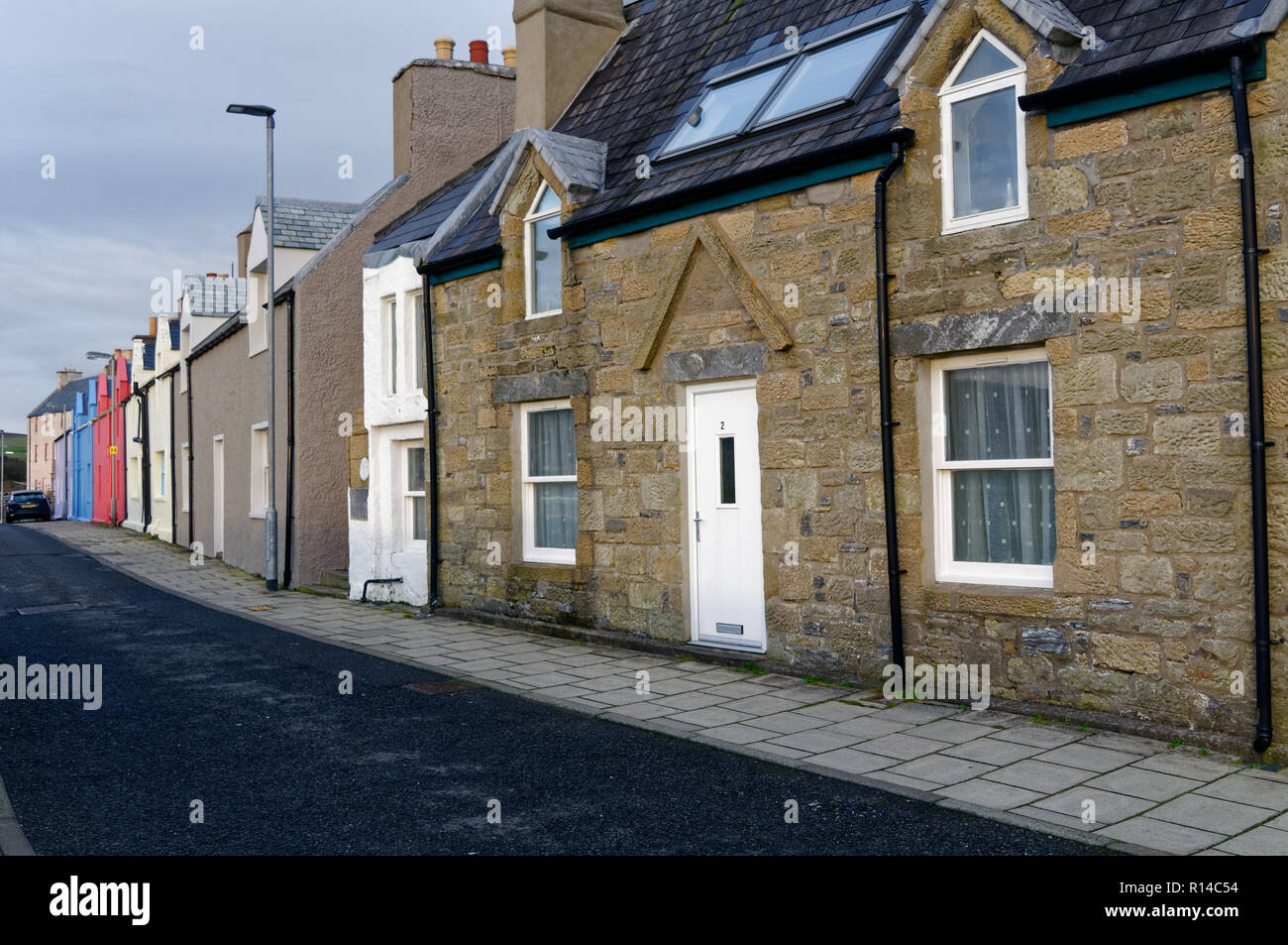 Typical scotland terraced street hi-res stock photography and images ...