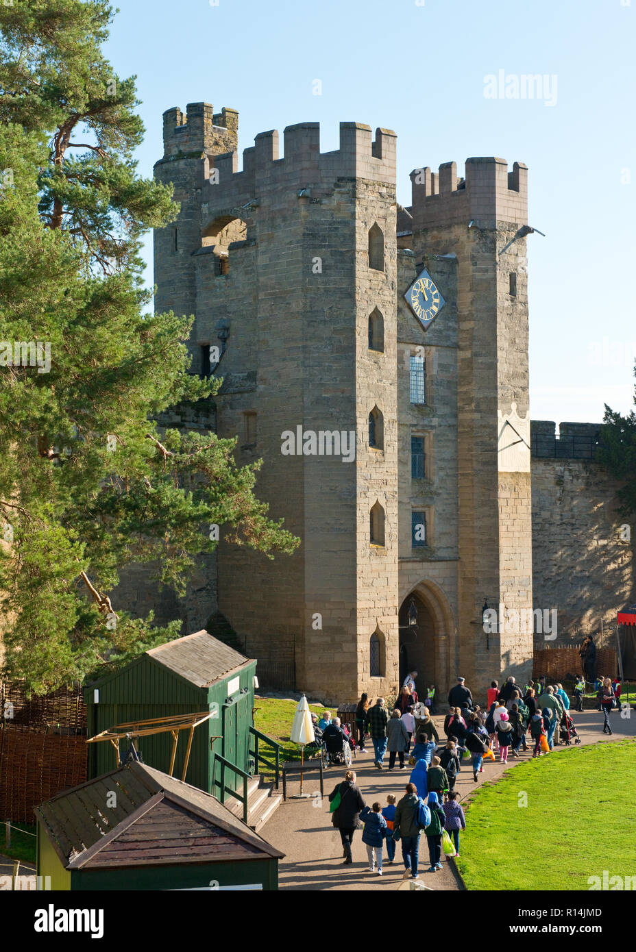 Gatehouse to Warwick Castle. England Stock Photo - Alamy