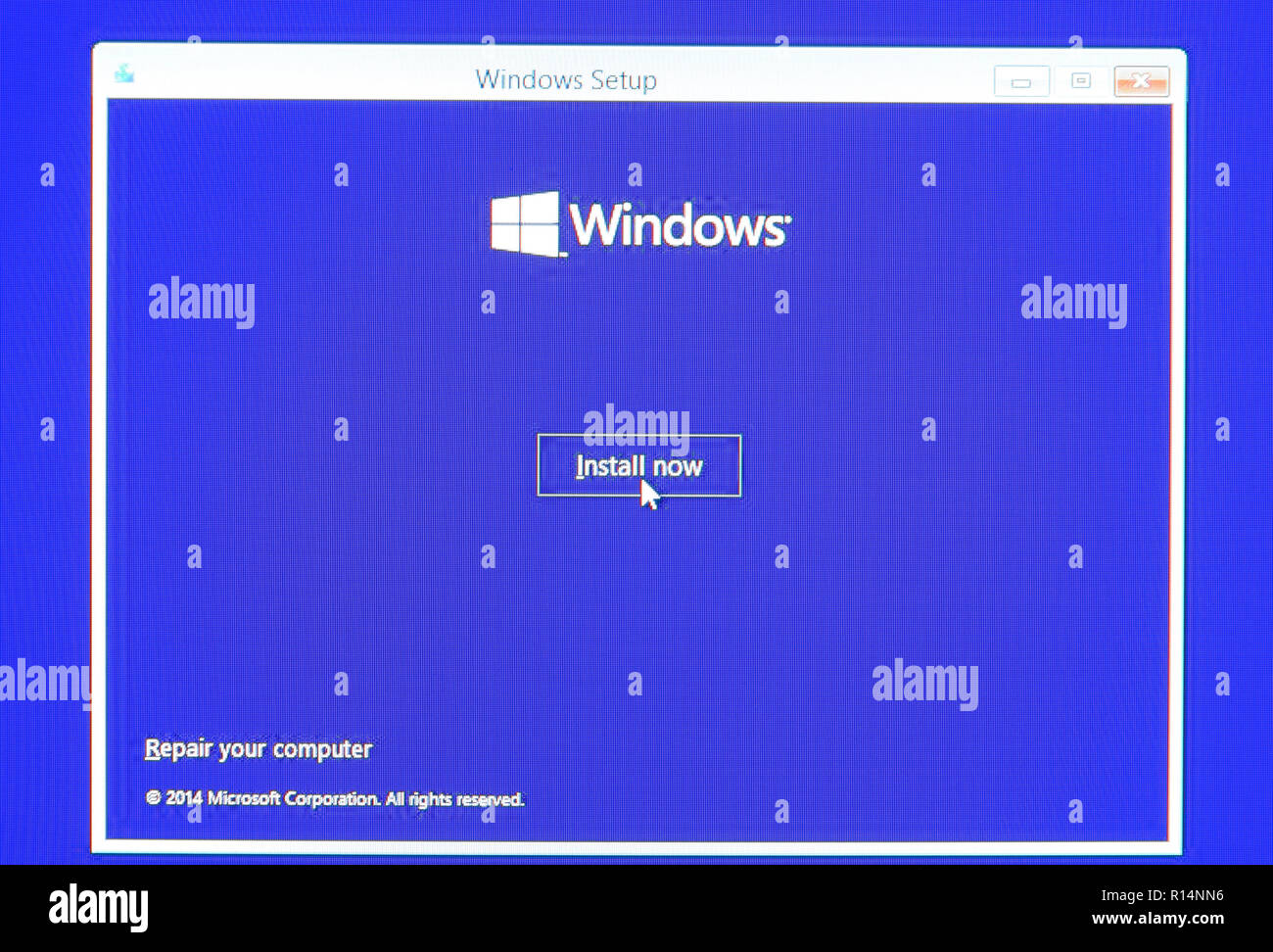 Installing windows 10 hi-res stock photography and images - Alamy