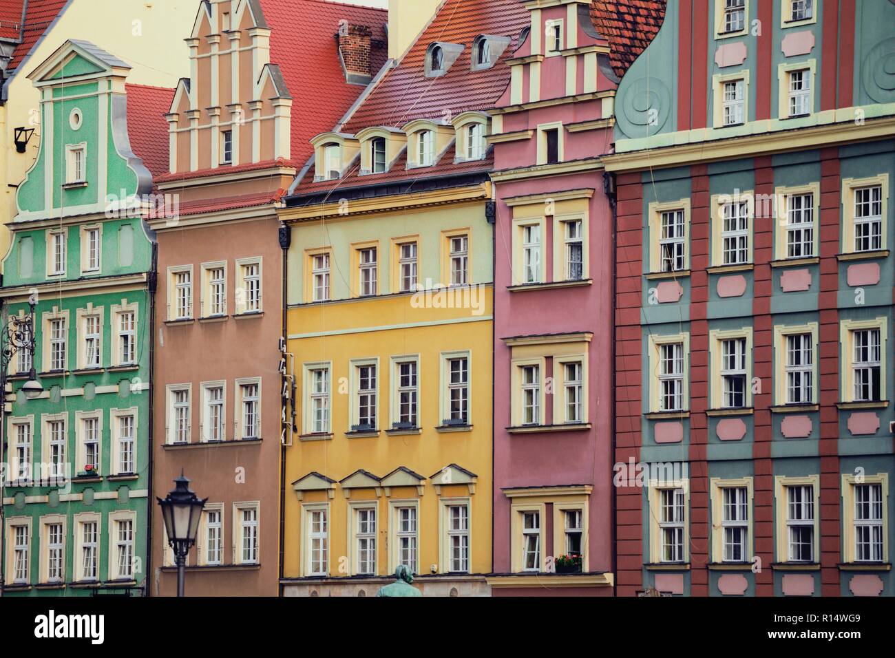 colorful buildings of Wroclaw at the main city square Stary Rynek Stock ...