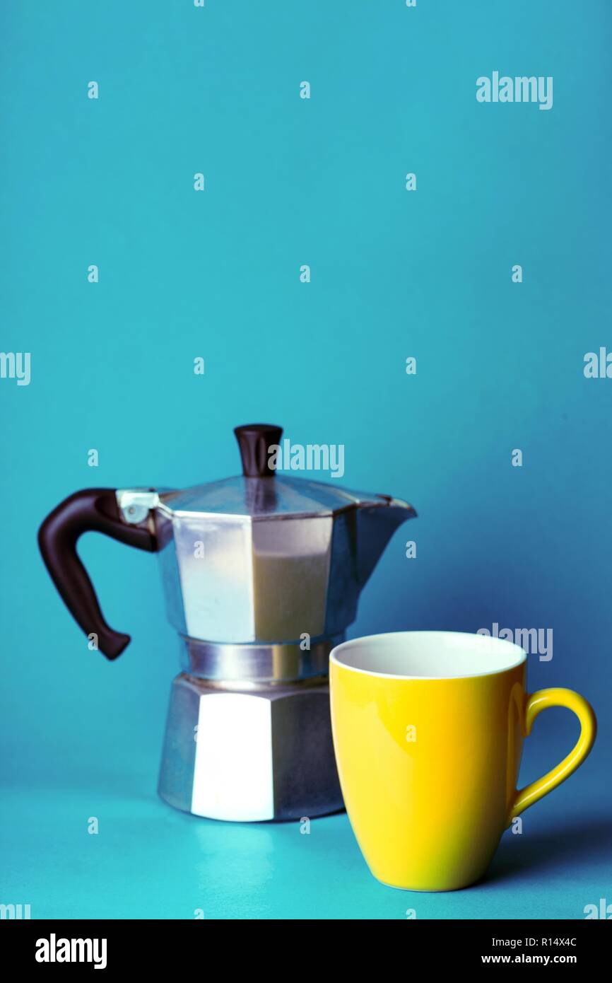 Geyser coffee machine yellow hi-res stock photography and images - Alamy