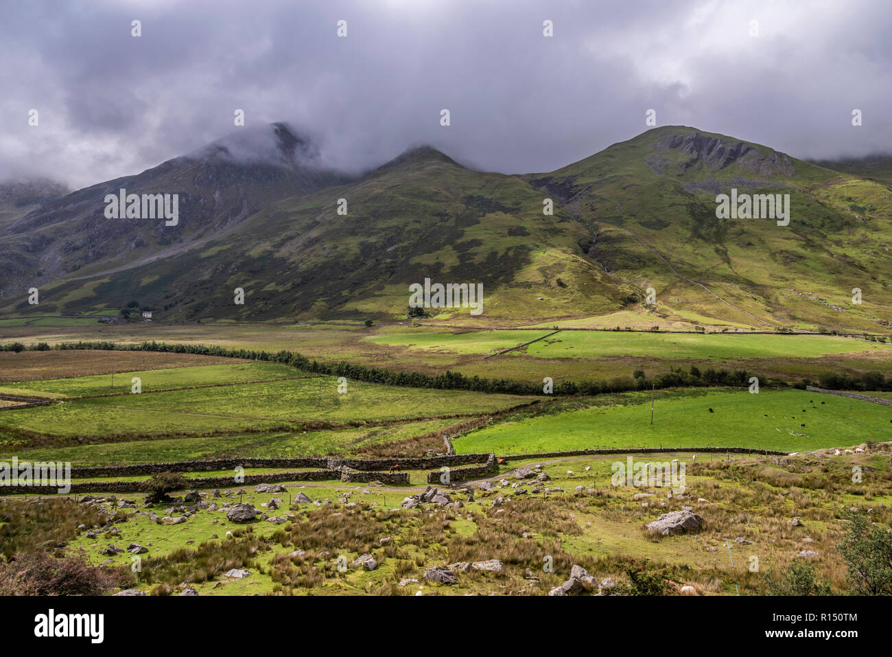 Mountains in snowdonia national park hi-res stock photography and ...