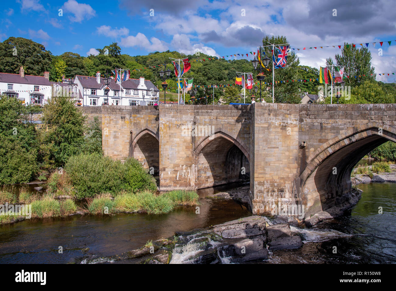 Beautiful ancient pub hi-res stock photography and images - Alamy