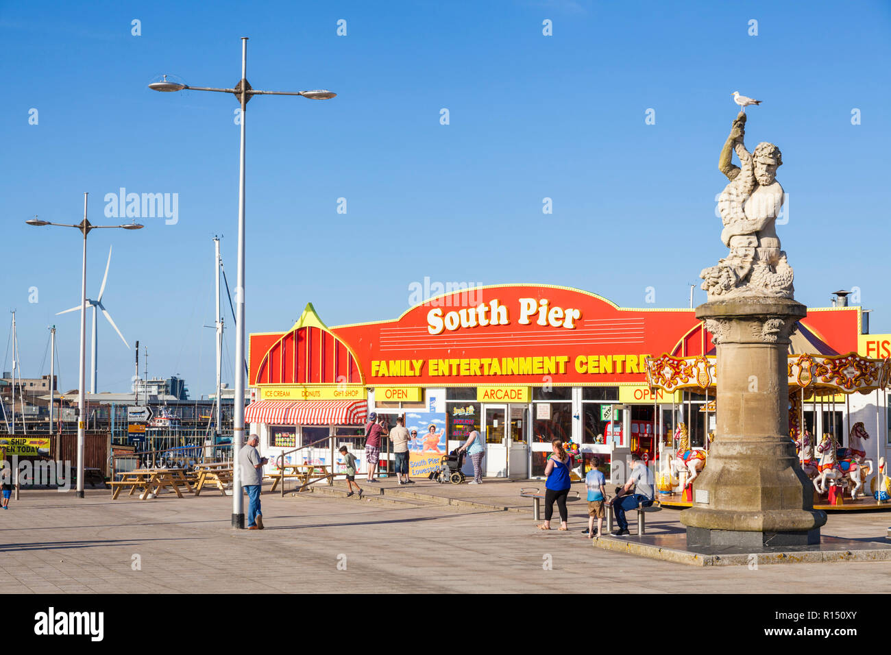 Lowestofts south pier hi-res stock photography and images - Alamy