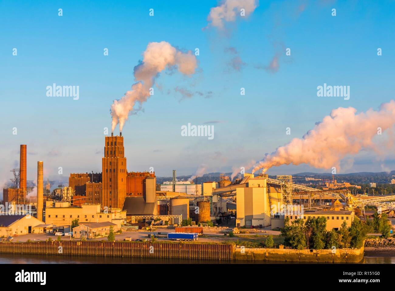 Pulp mill canada hi-res stock photography and images - Alamy