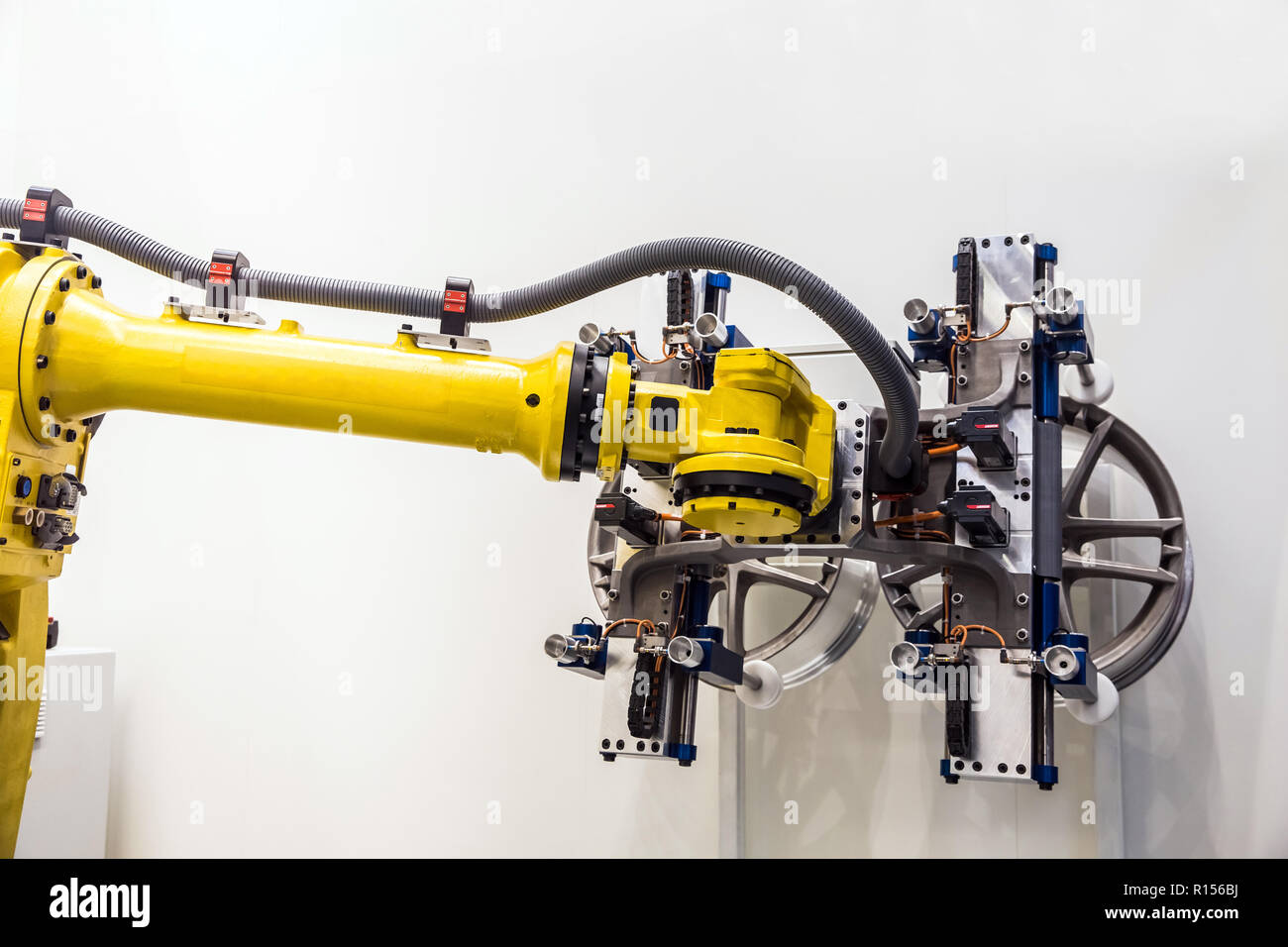 Automatic Industrial Robot, auto service working process Stock Photo ...