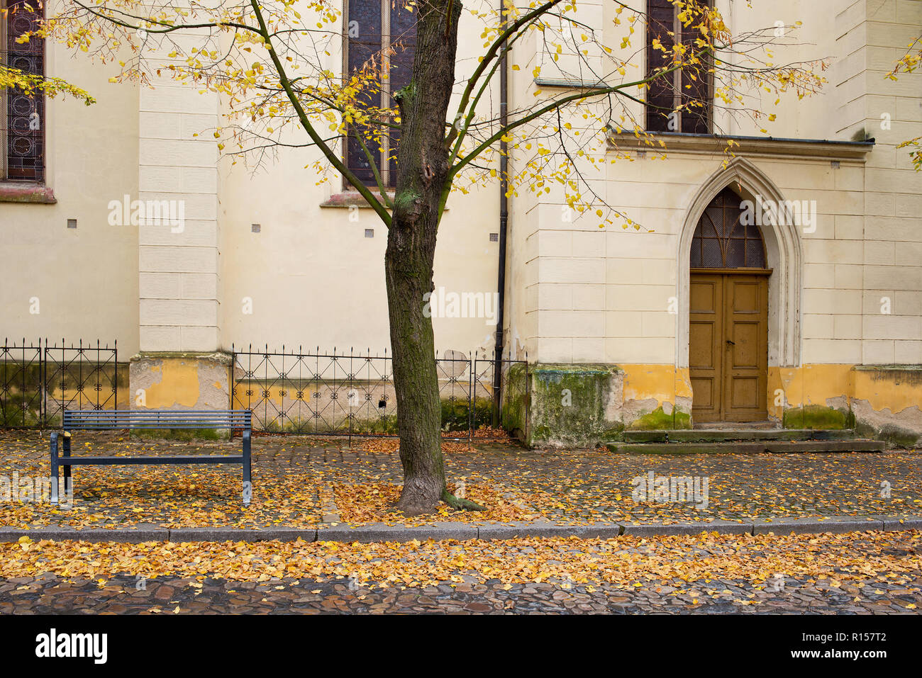 Entry side of church hi-res stock photography and images - Alamy