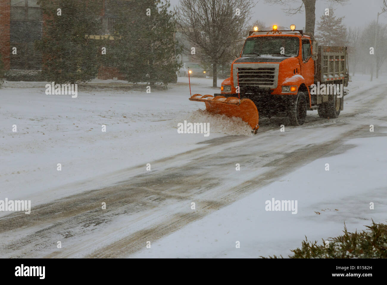 Clearing road from snowfall hi-res stock photography and images - Alamy