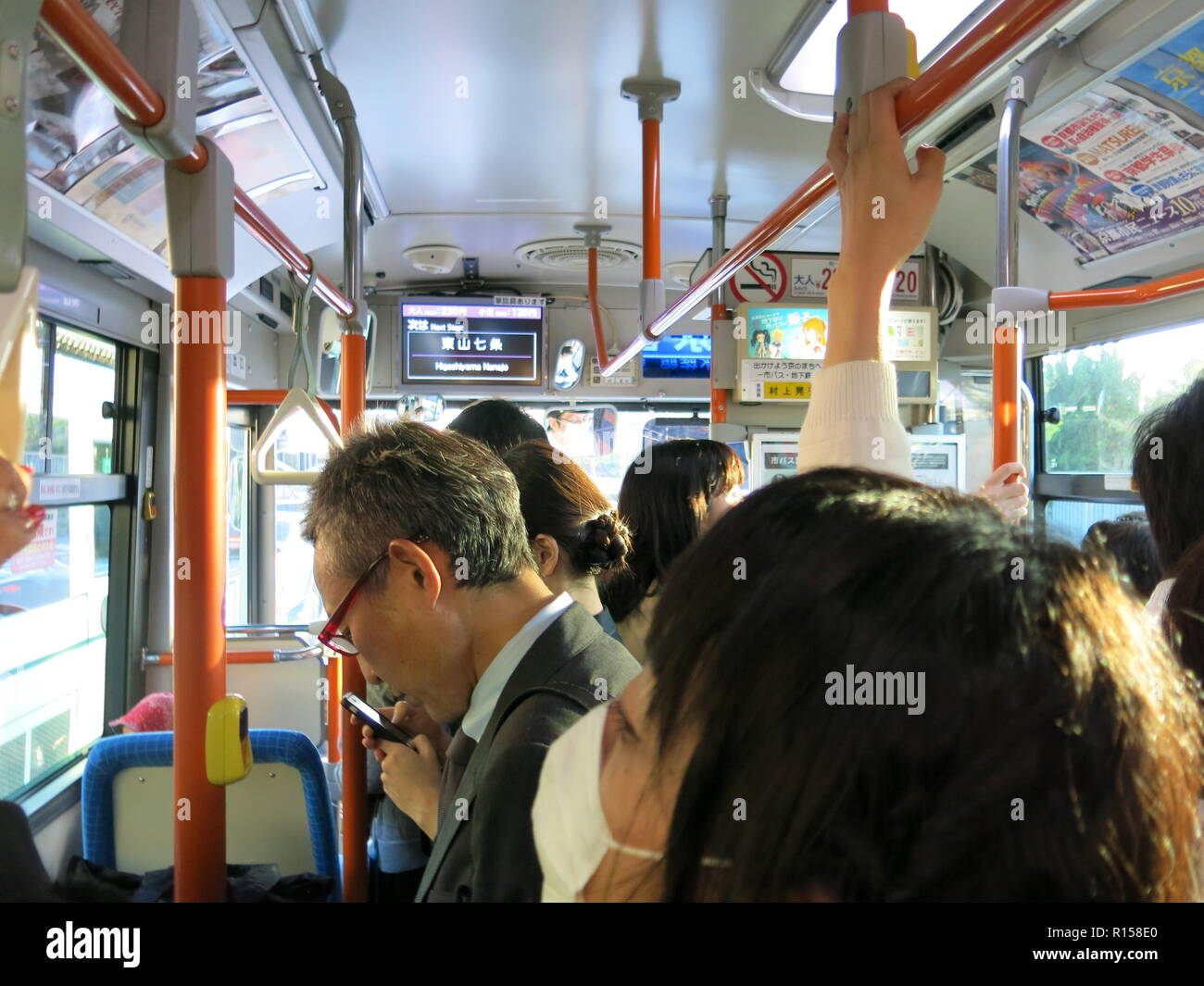 Phones busy train hi-res stock photography and images - Alamy