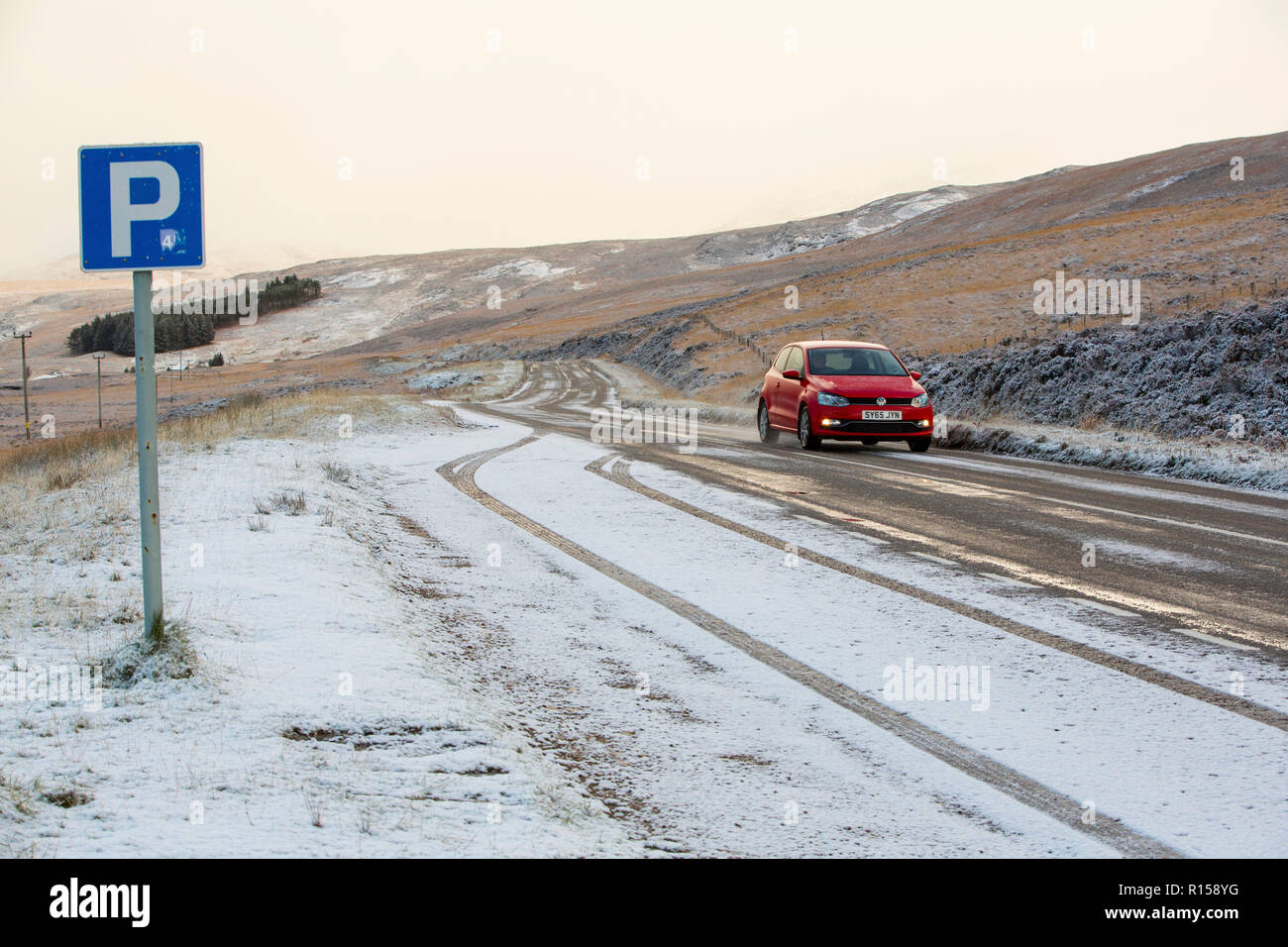 Car snow driving scotland hi-res stock photography and images - Alamy