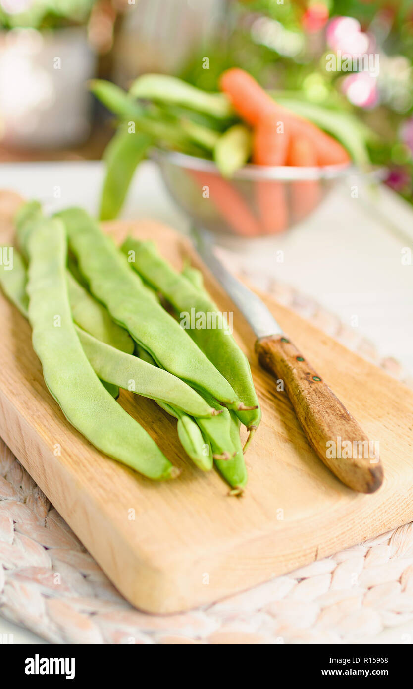 Runner bean table hi-res stock photography and images - Alamy