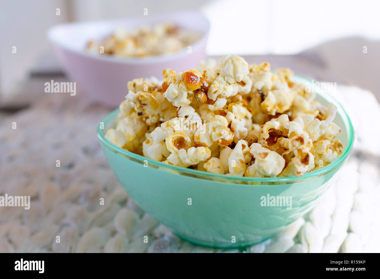 fresh made popcorn Stock Photo - Alamy