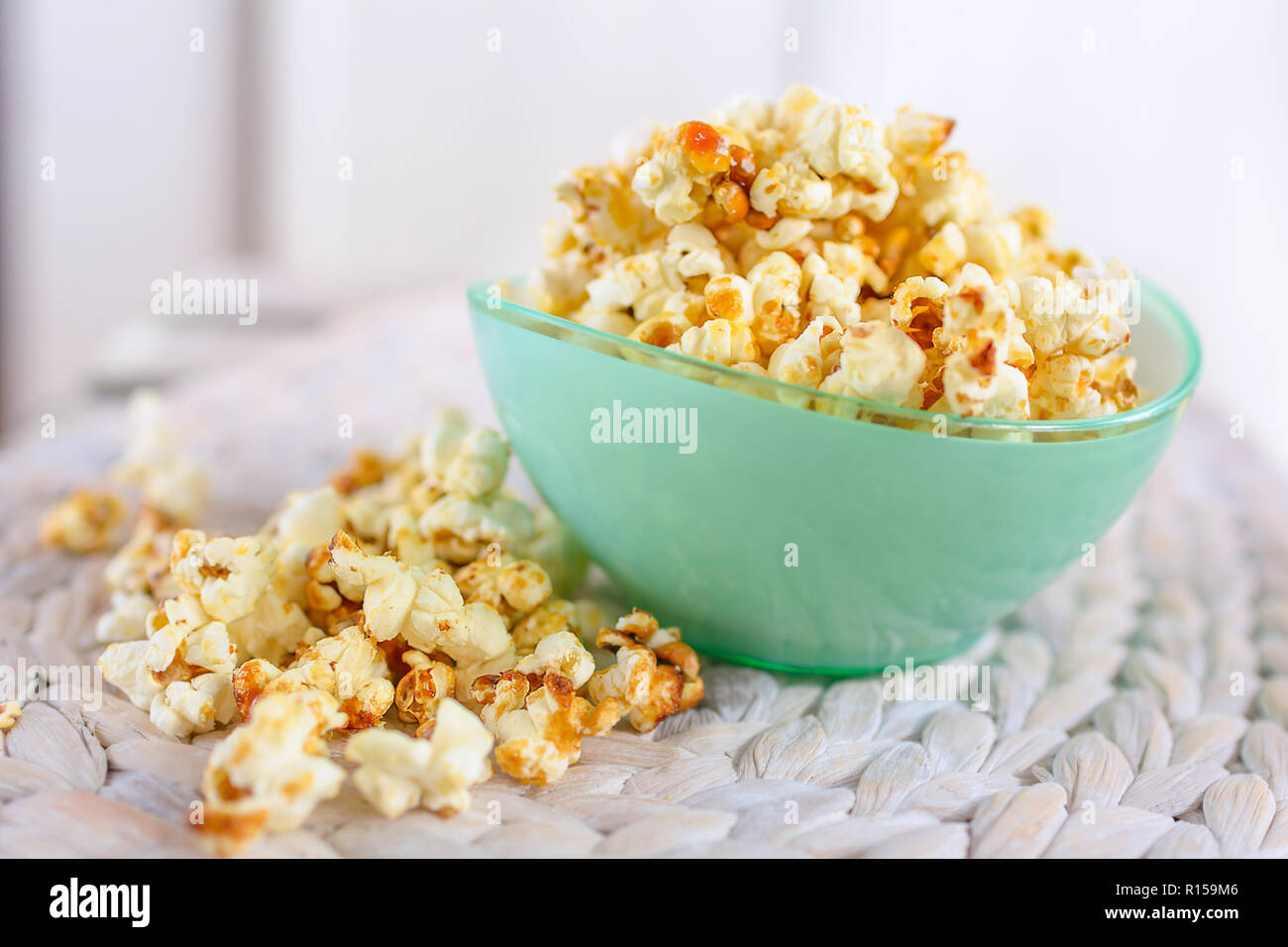 fresh made popcorn Stock Photo - Alamy