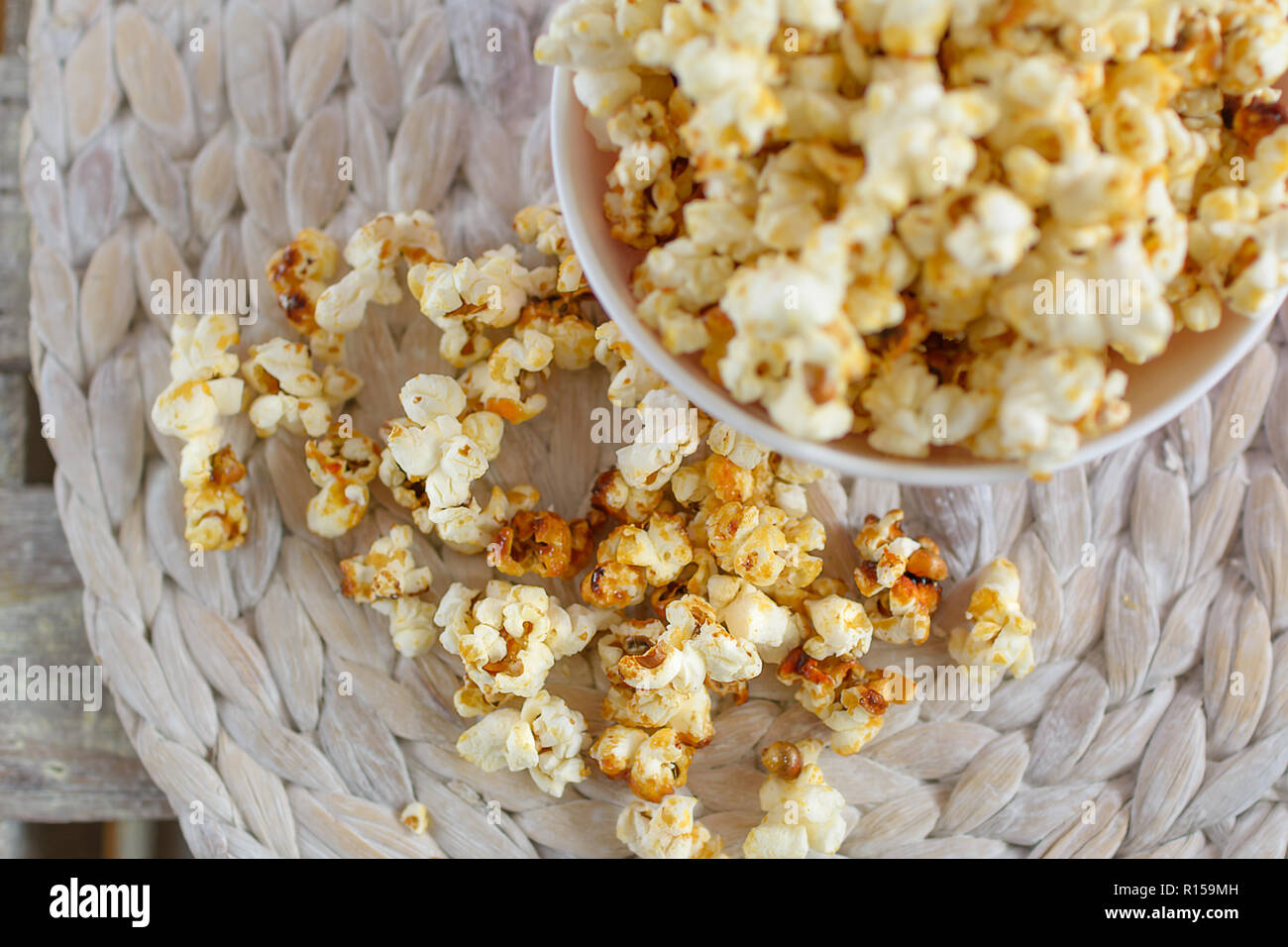 fresh made popcorn Stock Photo - Alamy
