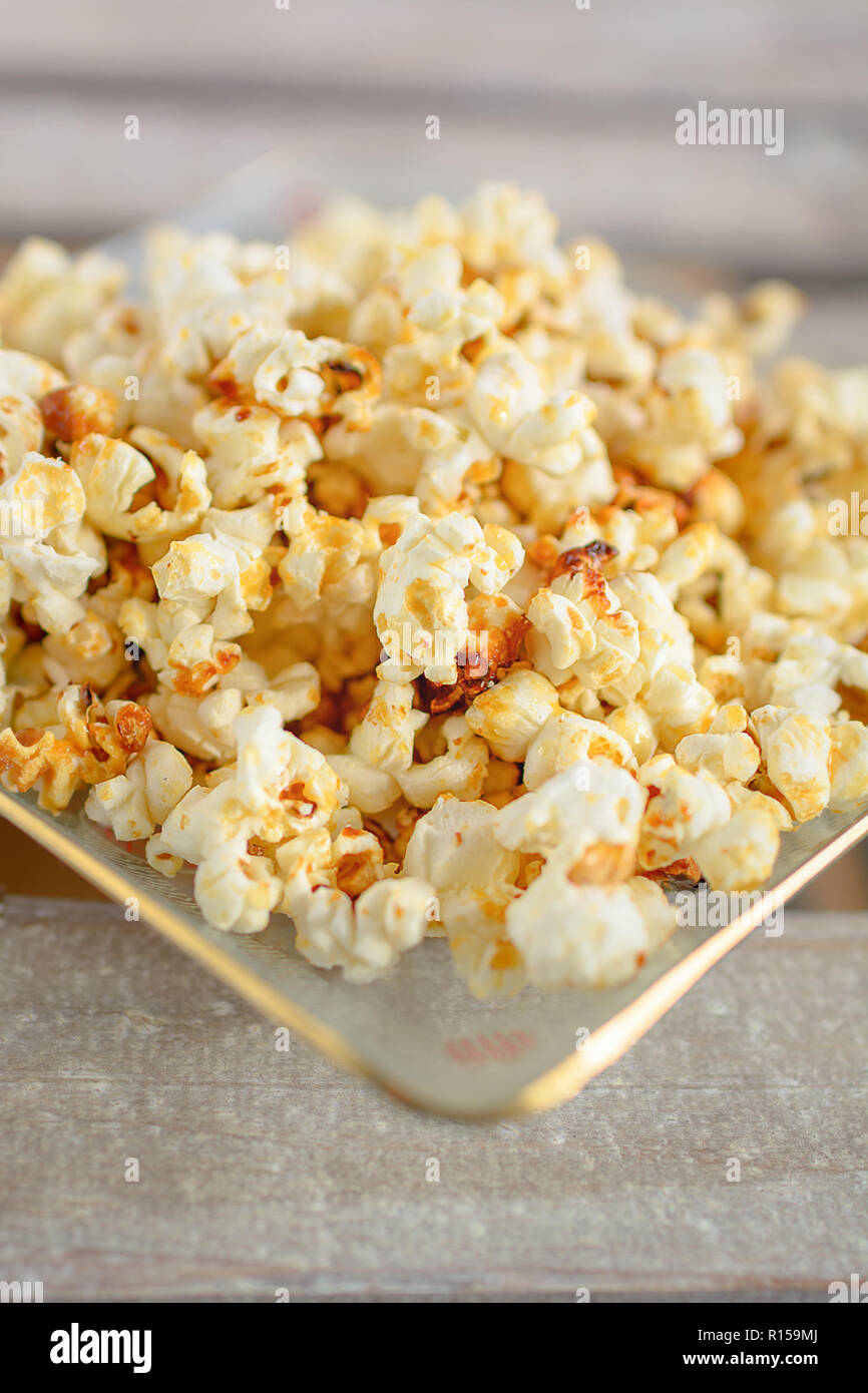 fresh made popcorn Stock Photo - Alamy