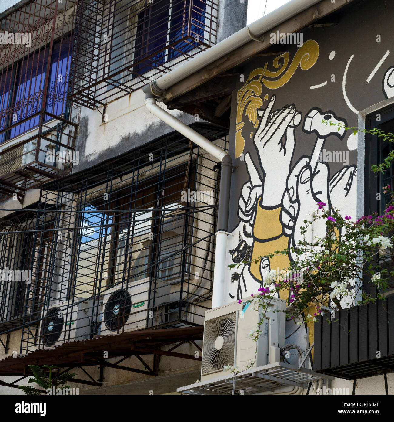 Mumbai graffiti hi-res stock photography and images - Alamy
