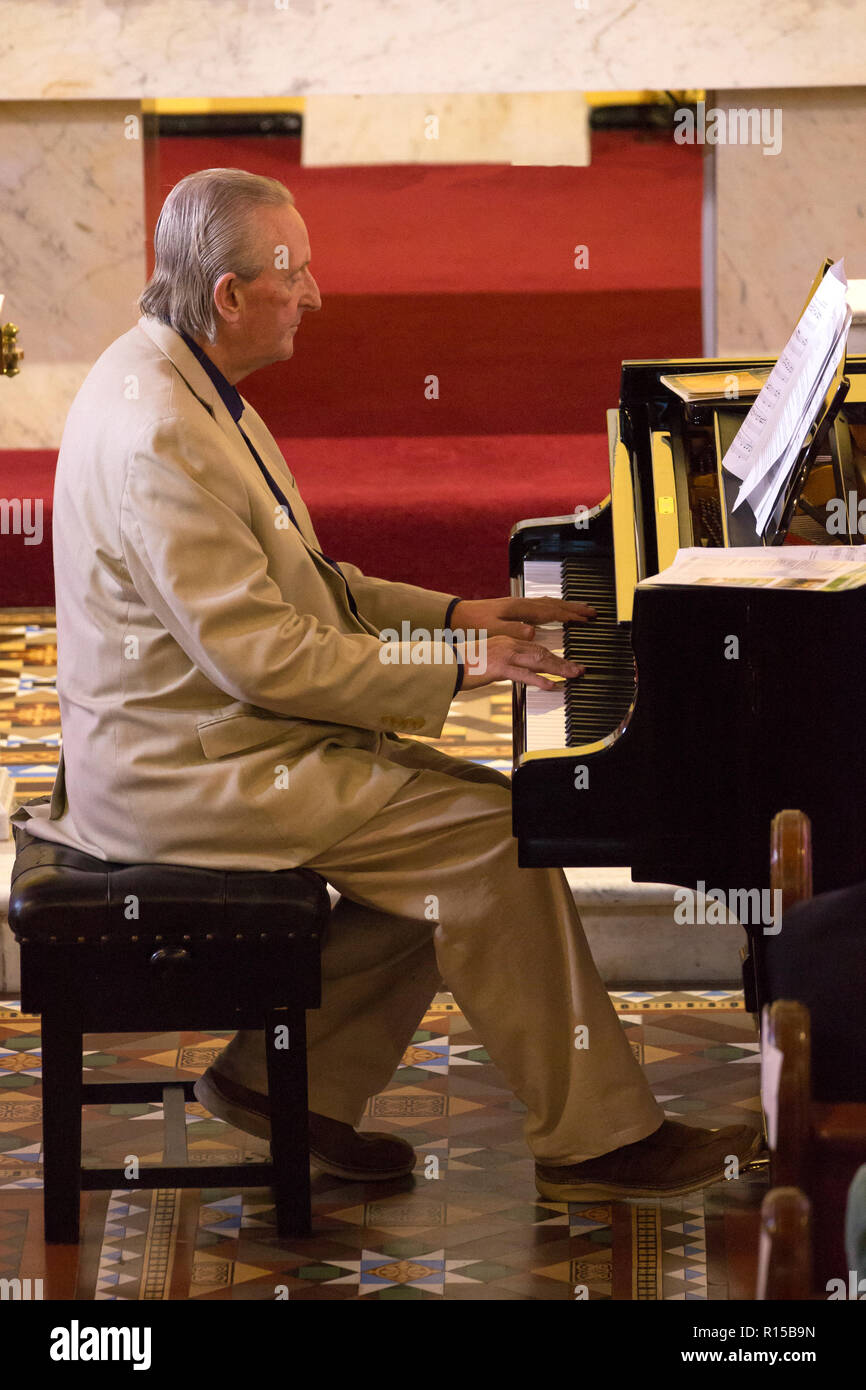 Famous pianist hi-res stock photography and images - Alamy