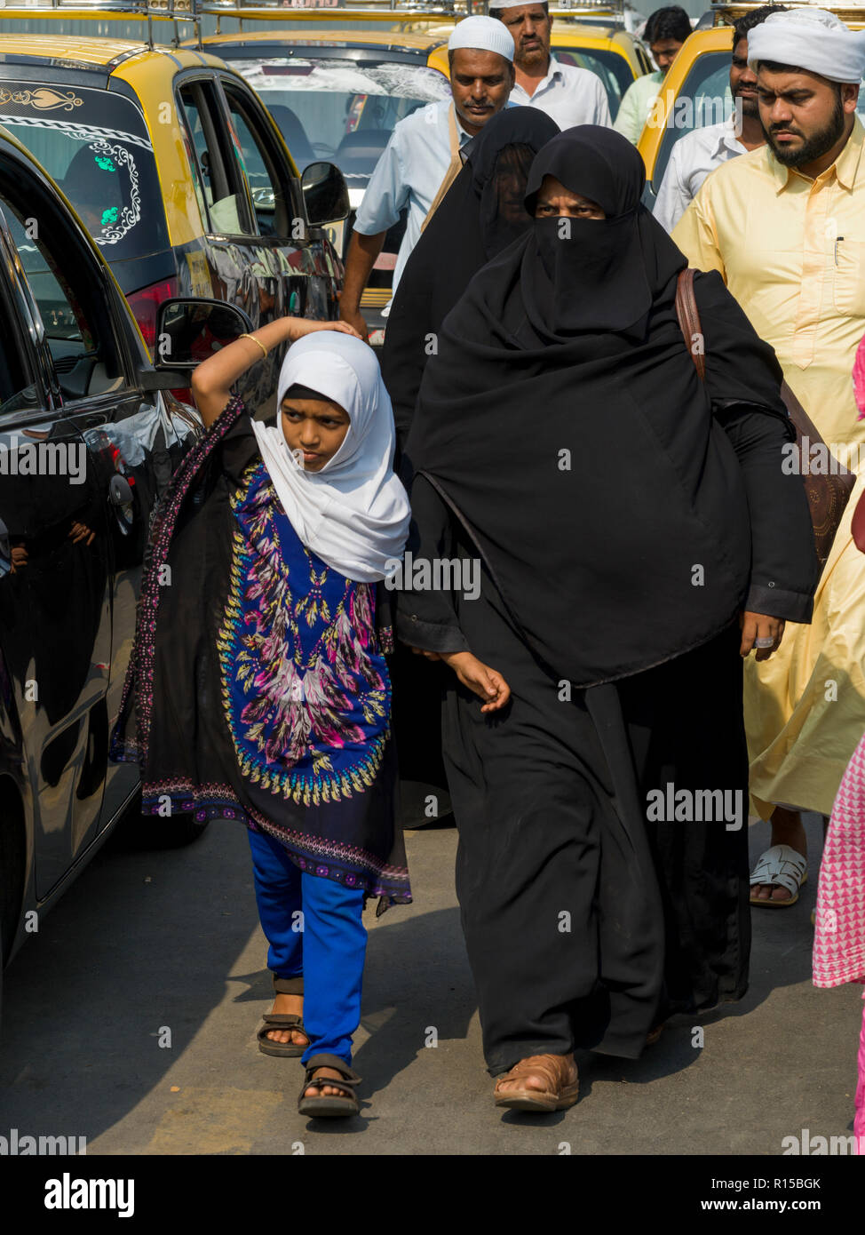 Muslim child burka hi-res stock photography and images - Alamy