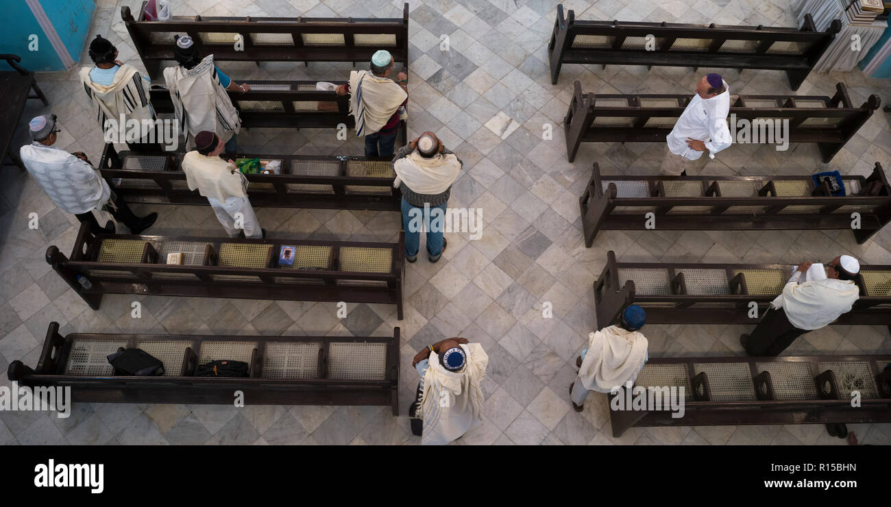 Orthodox jewish people praying synagogue hi-res stock photography and ...