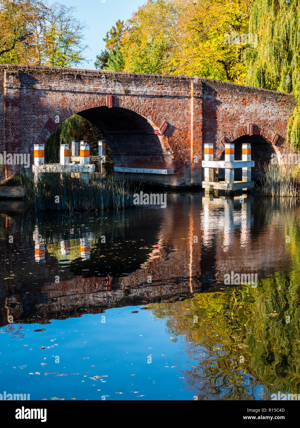Sonning bridge reading hi-res stock photography and images - Alamy