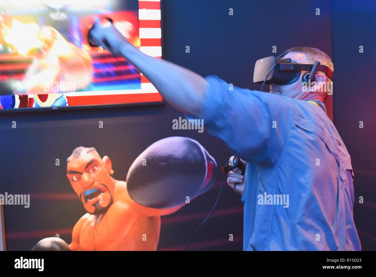 "Dell Experience" virtual reality boxing at CES (Consumer Electronics ...