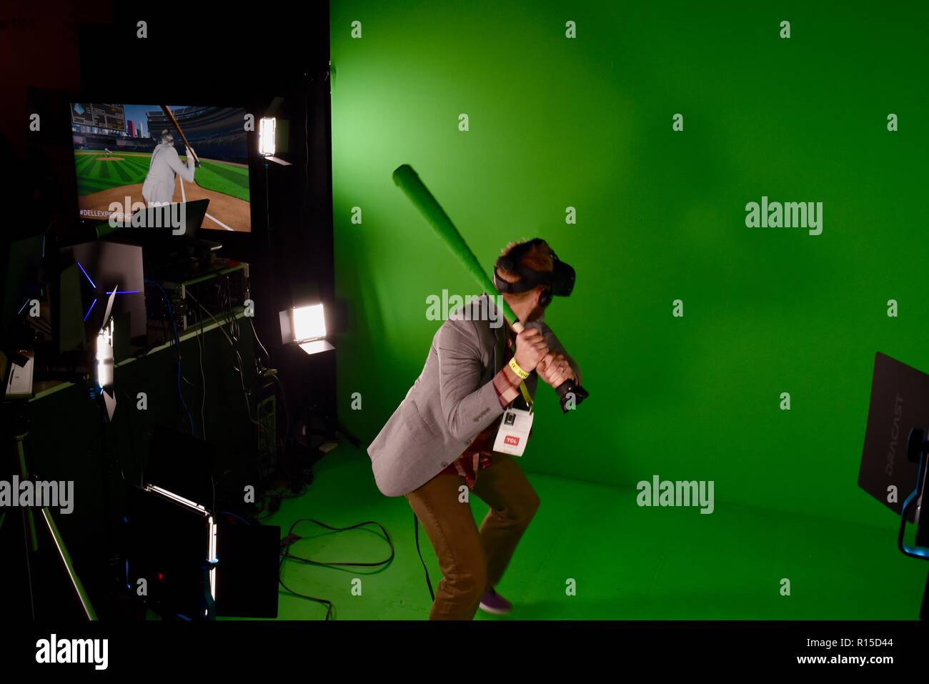 "Dell Experience" playing baseball virtual reality CES (Consumer ...