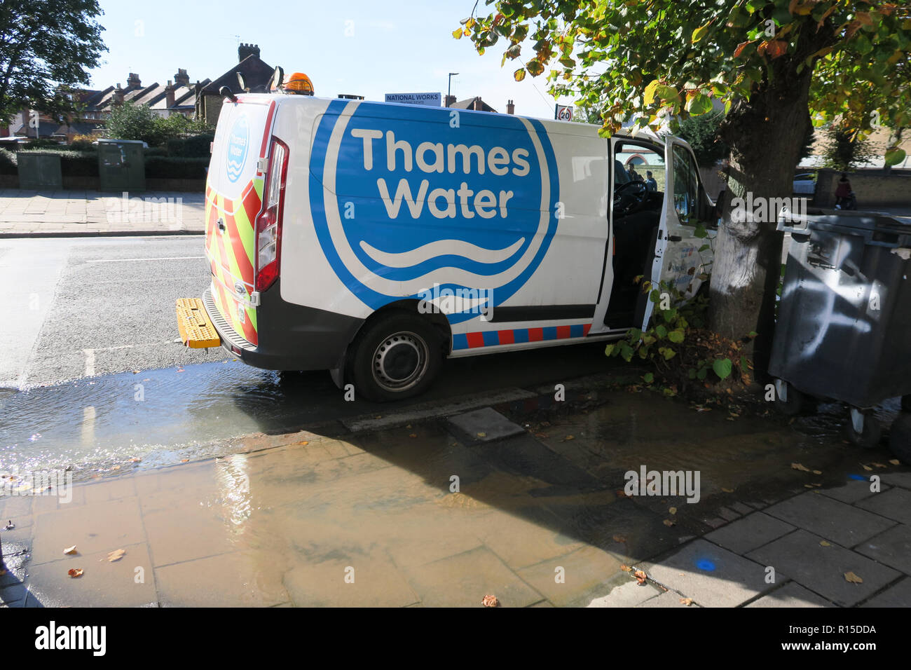 Thames water van hi-res stock photography and images - Alamy