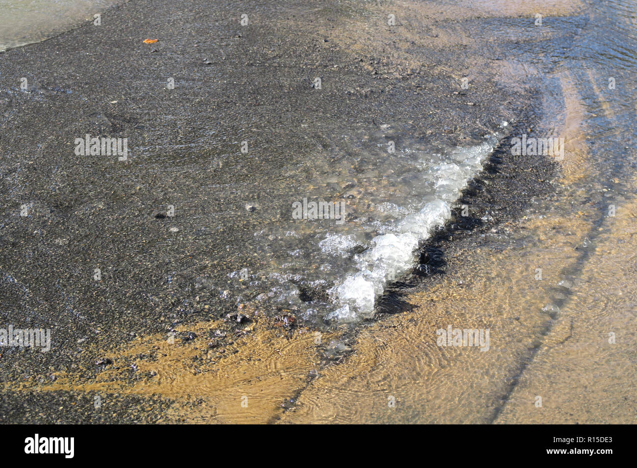 Burst water main gushing hi-res stock photography and images - Alamy