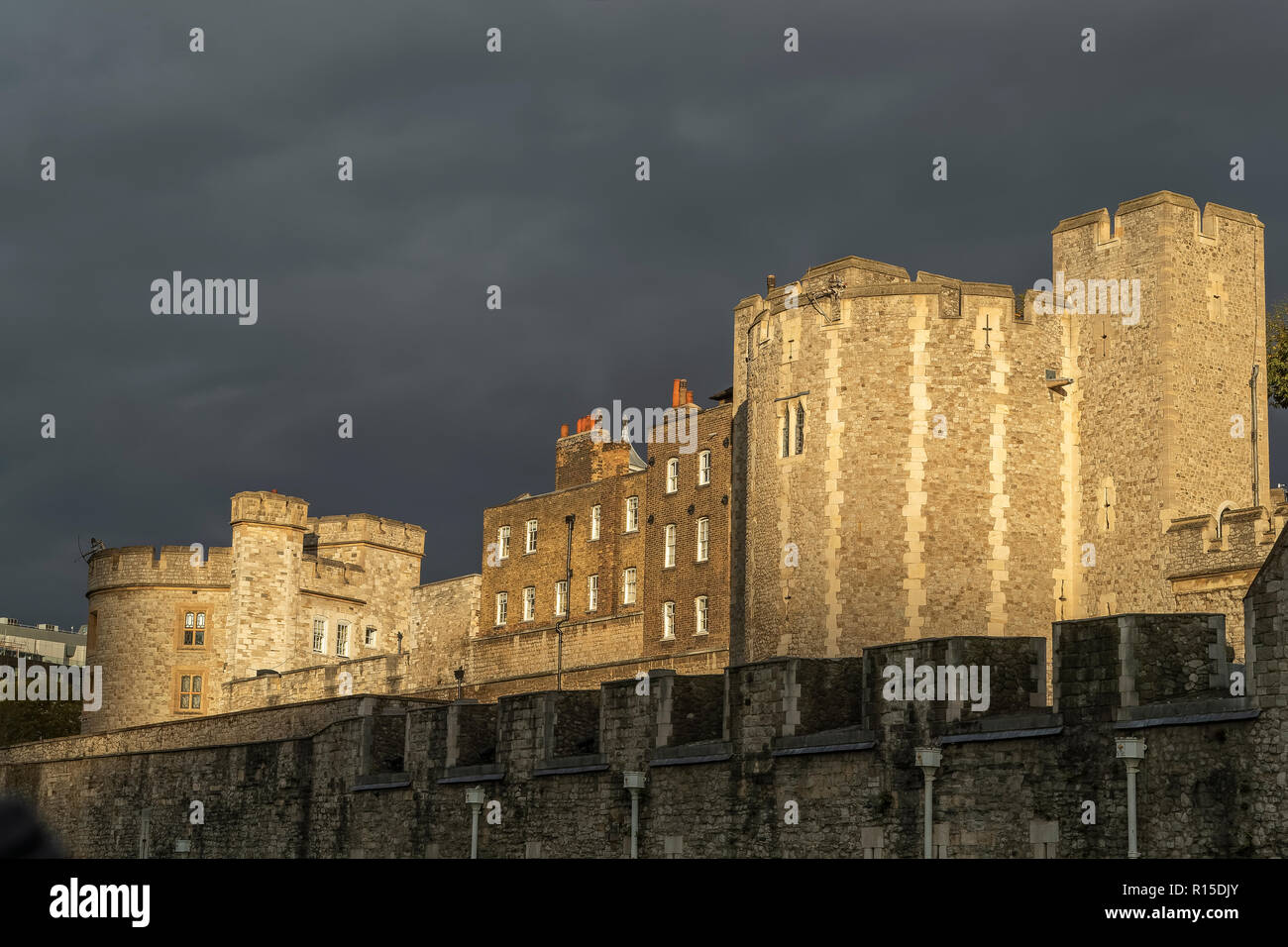 Battlements tower of london hi-res stock photography and images - Alamy