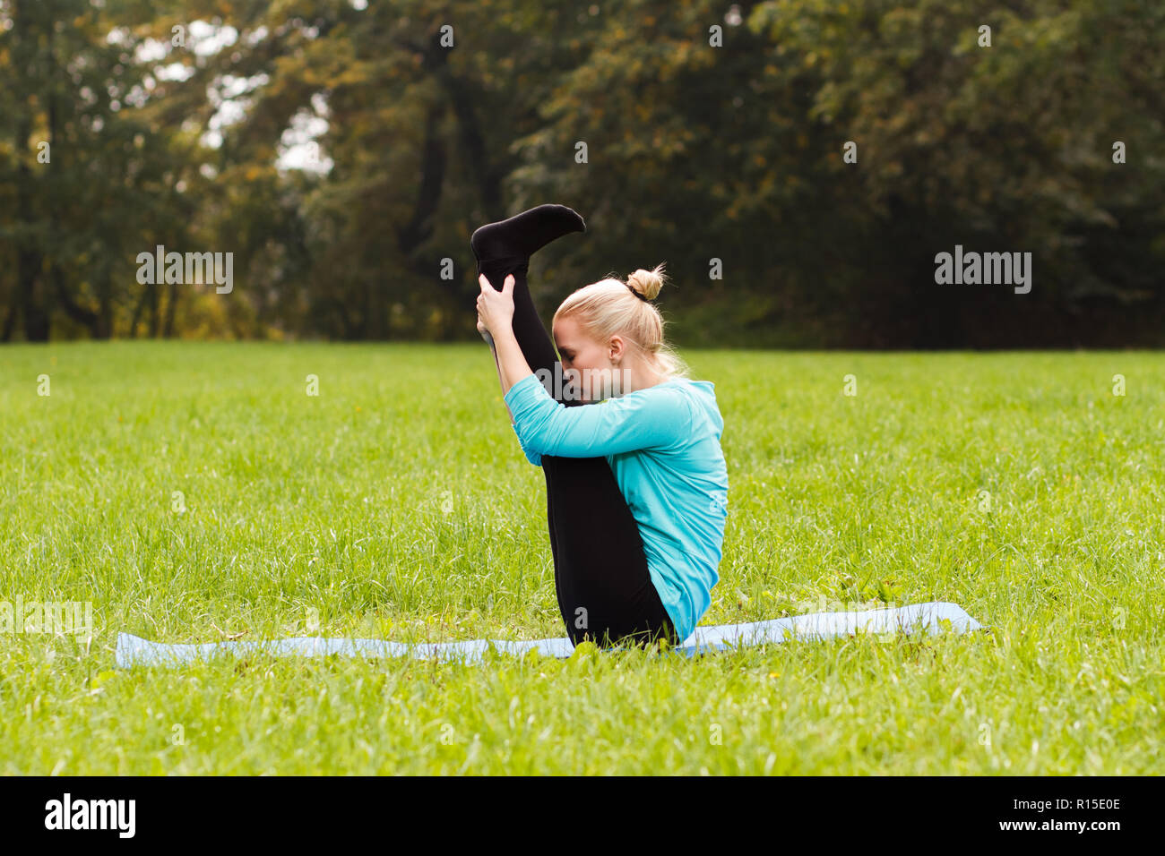 Yoga-Upward facing intense stretch/Urdhva Mukha Paschimottanasana Stock ...