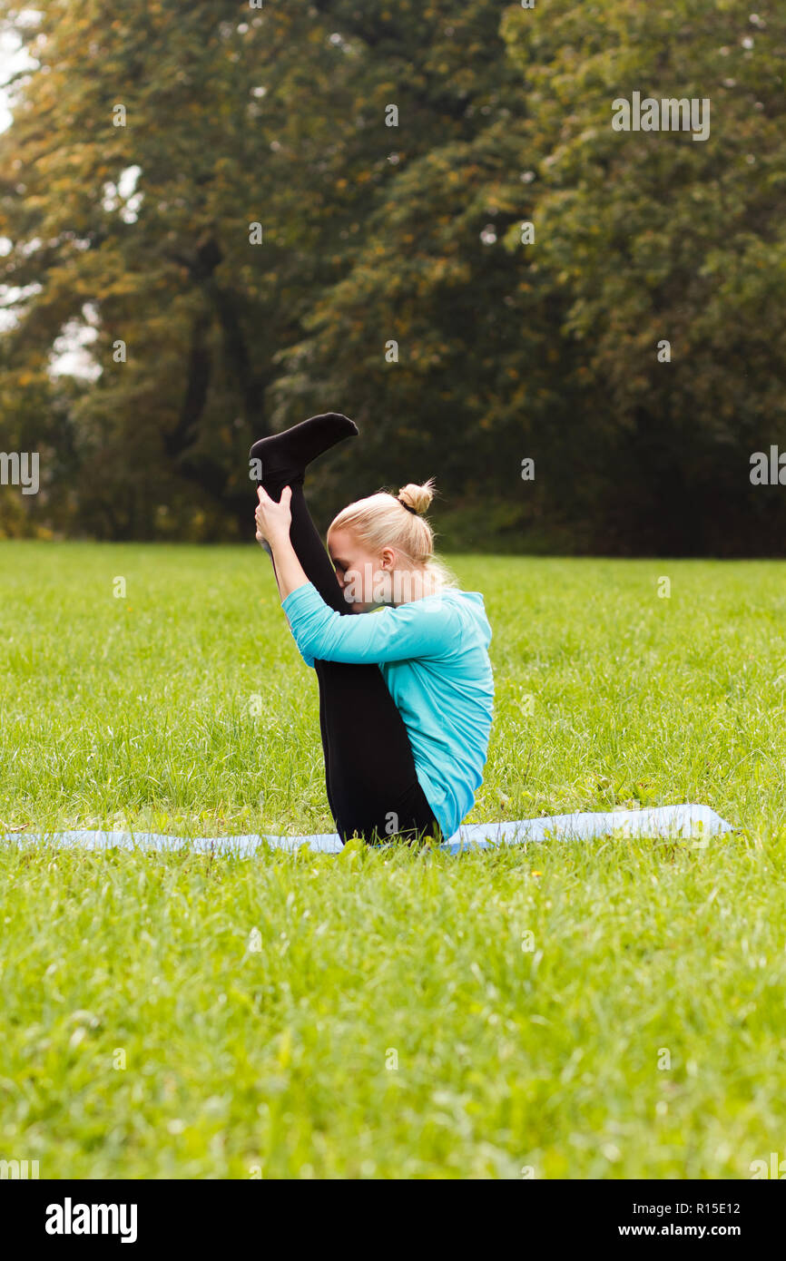 Yoga-Upward facing intense stretch/Urdhva Mukha Paschimottanasana Stock ...