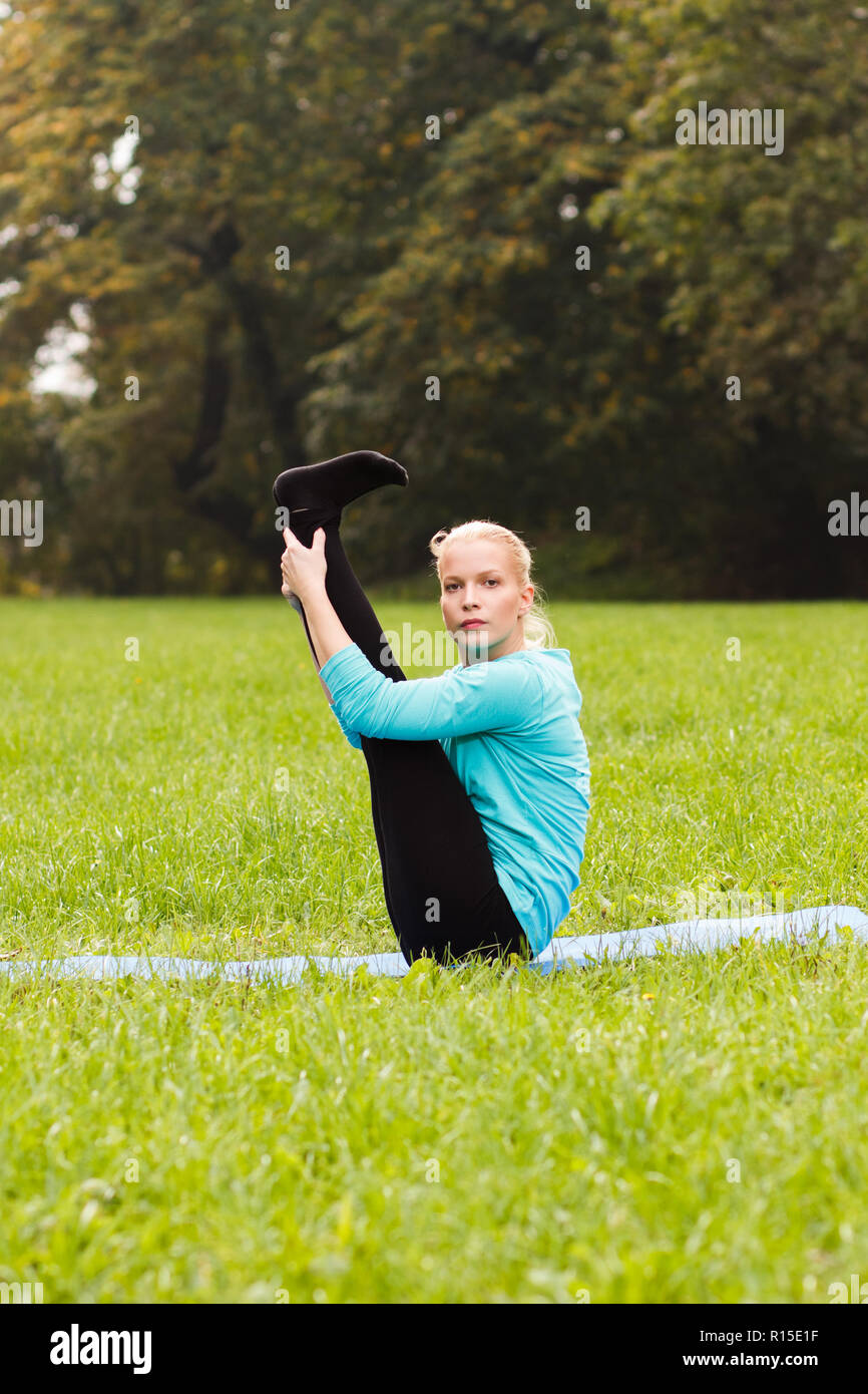 Yoga-Upward facing intense stretch/Urdhva Mukha Paschimottanasana Stock ...