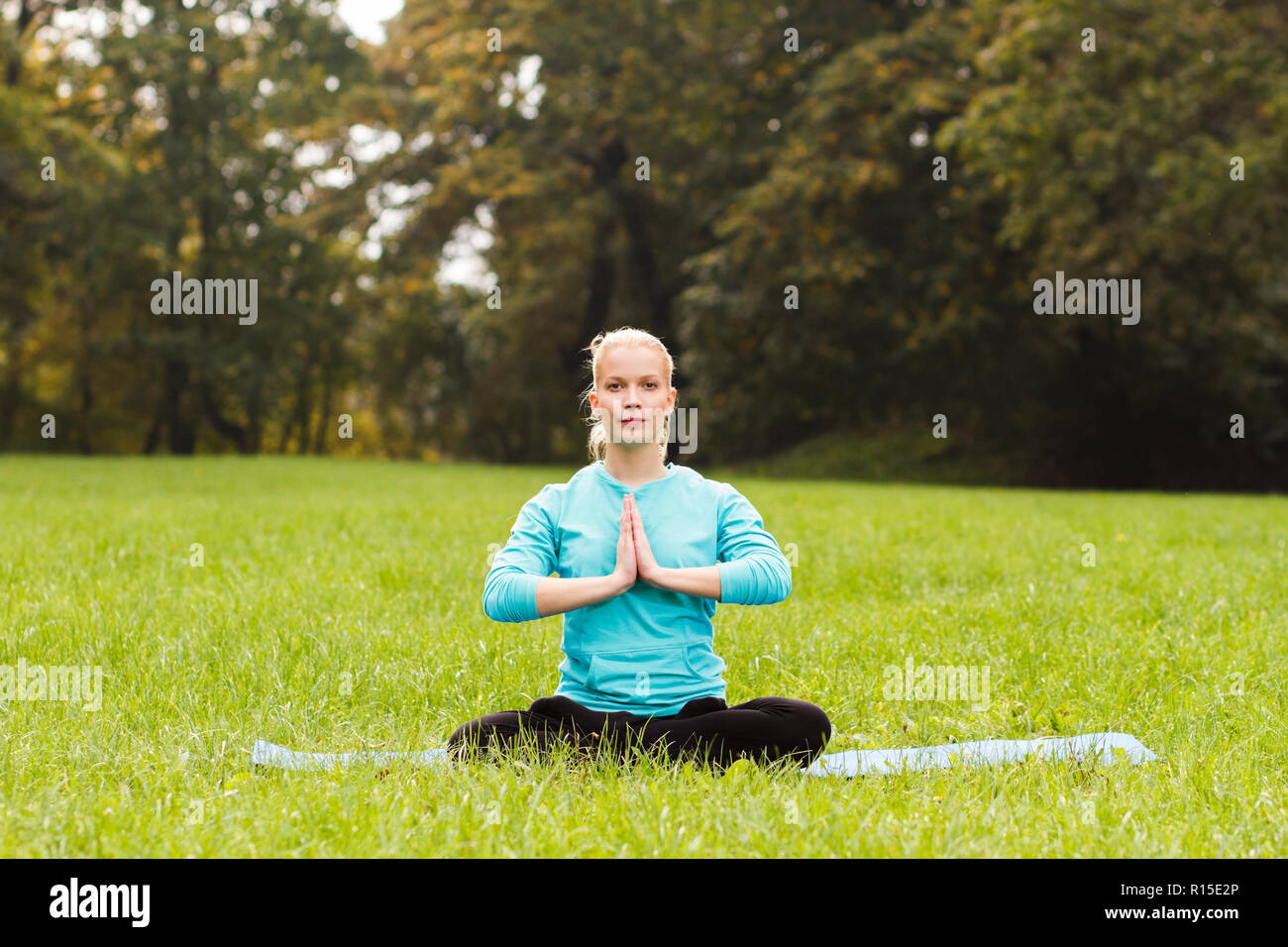 Yoga-Salutation Seal /Anjali Mudra Stock Photo - Alamy Yoga-Salutation Seal /Anjali Mudra Stock Photo - Alamy