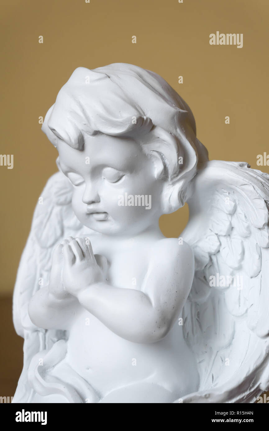 Praying hands statue hi-res stock photography and images - Alamy