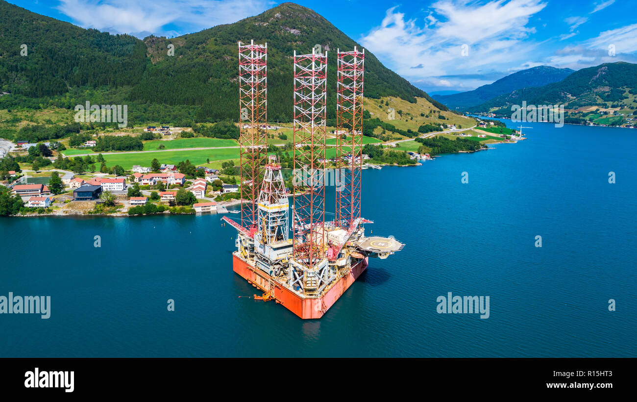 Norway oil rig hi-res stock photography and images - Alamy