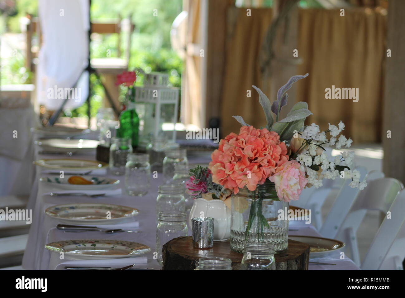 Wedding venue tables chairs hi-res stock photography and images - Alamy