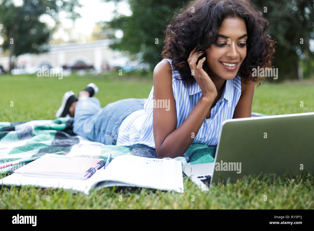 Girl on college campus lawn with laptop hi-res stock photography and ...