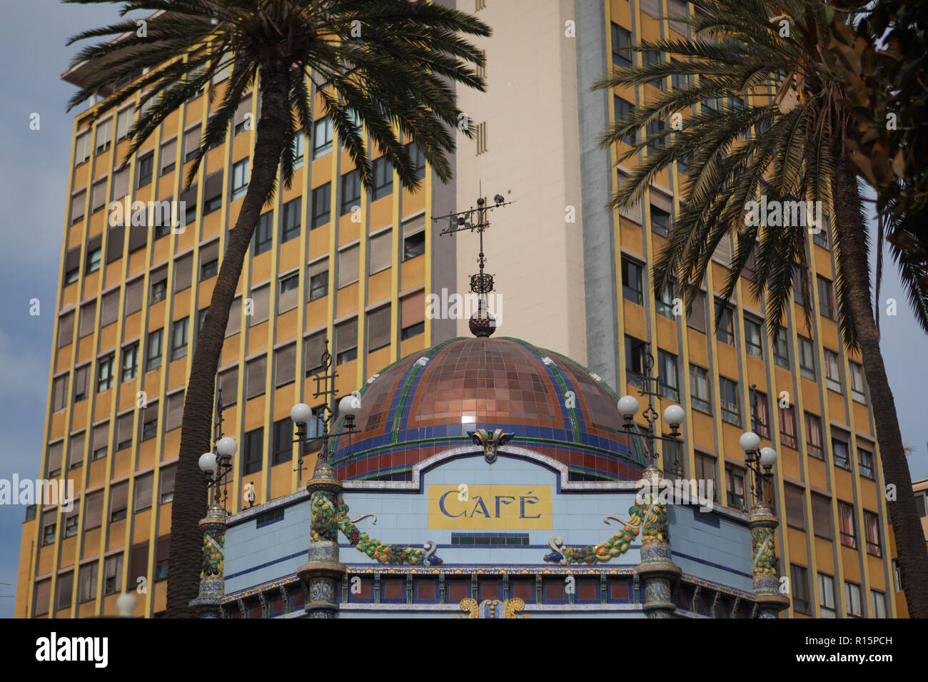 Unique cafe door design hi-res stock photography and images - Alamy