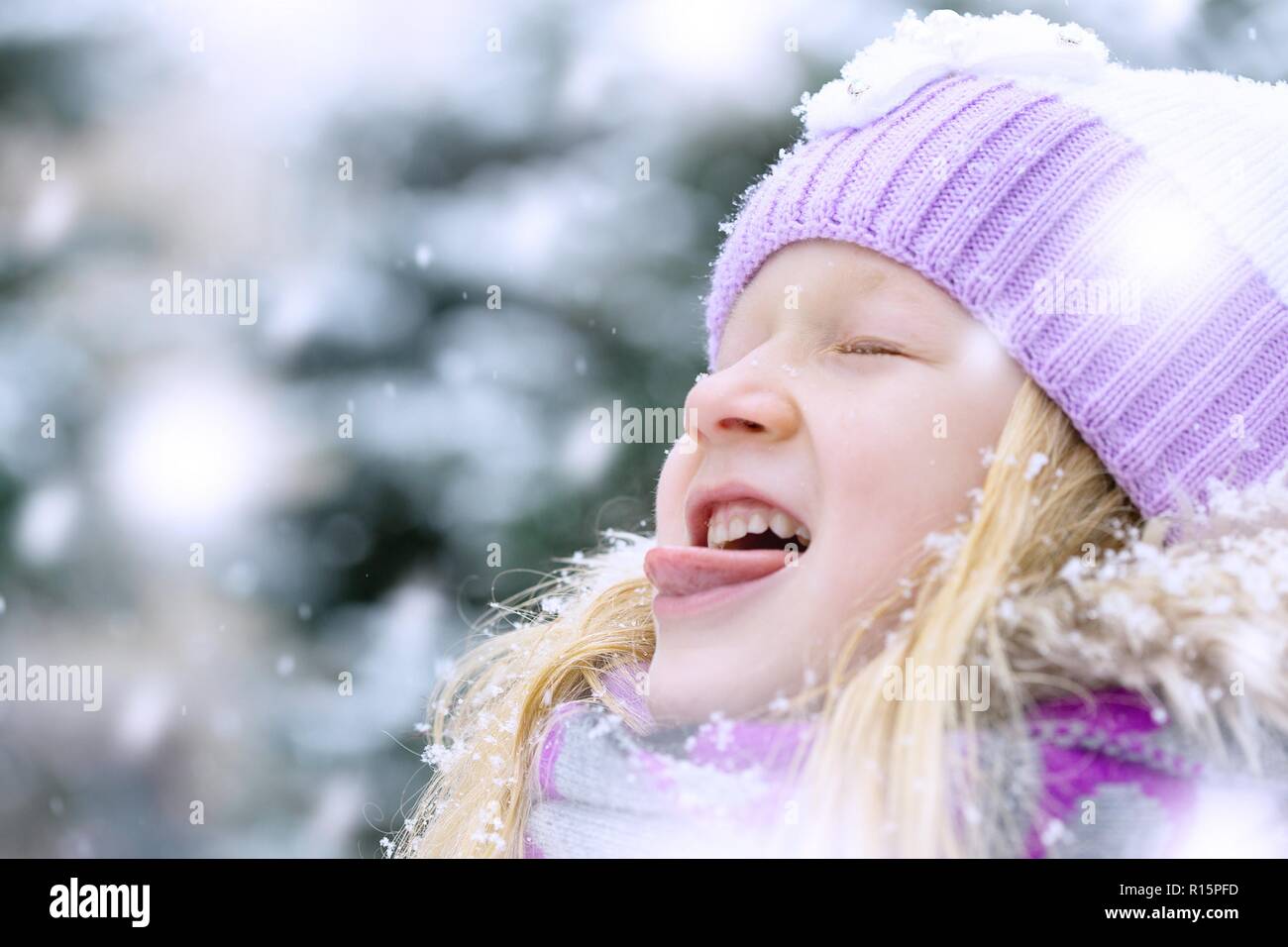 Child snow tongue hi-res stock photography and images - Alamy