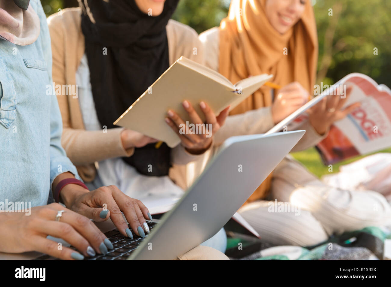 Hijab school computer hi-res stock photography and images - Alamy