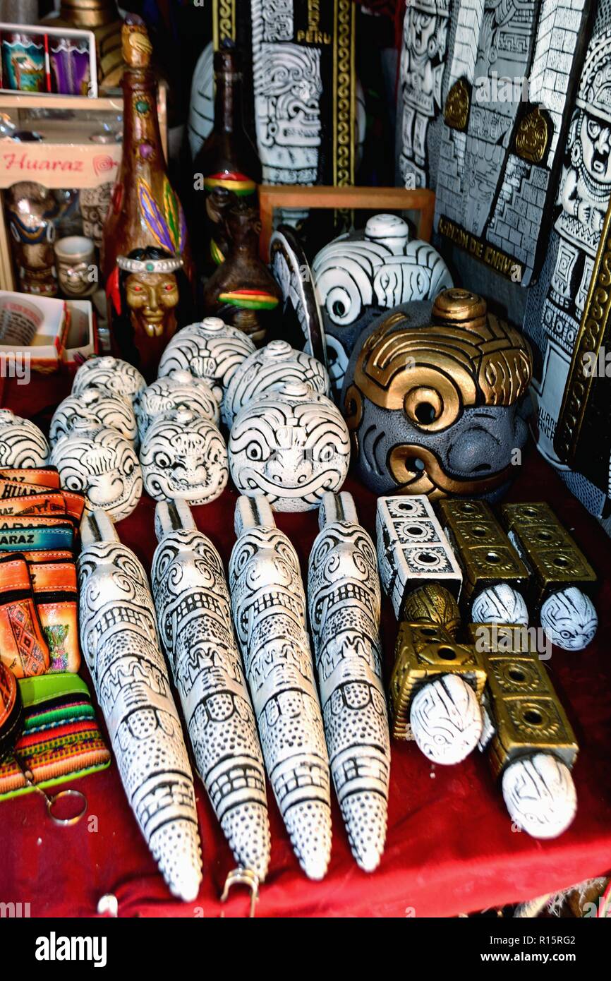Tribal masks in craft shop hi-res stock photography and images - Alamy