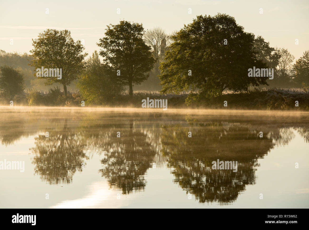 Misty morning reflections at Colwick Country Park in Nottingham ...