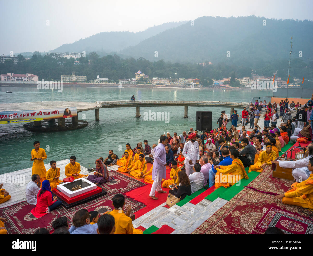 Devotional Ritual performance during Ganga Aarti, Rishikesh, Dehradun ...