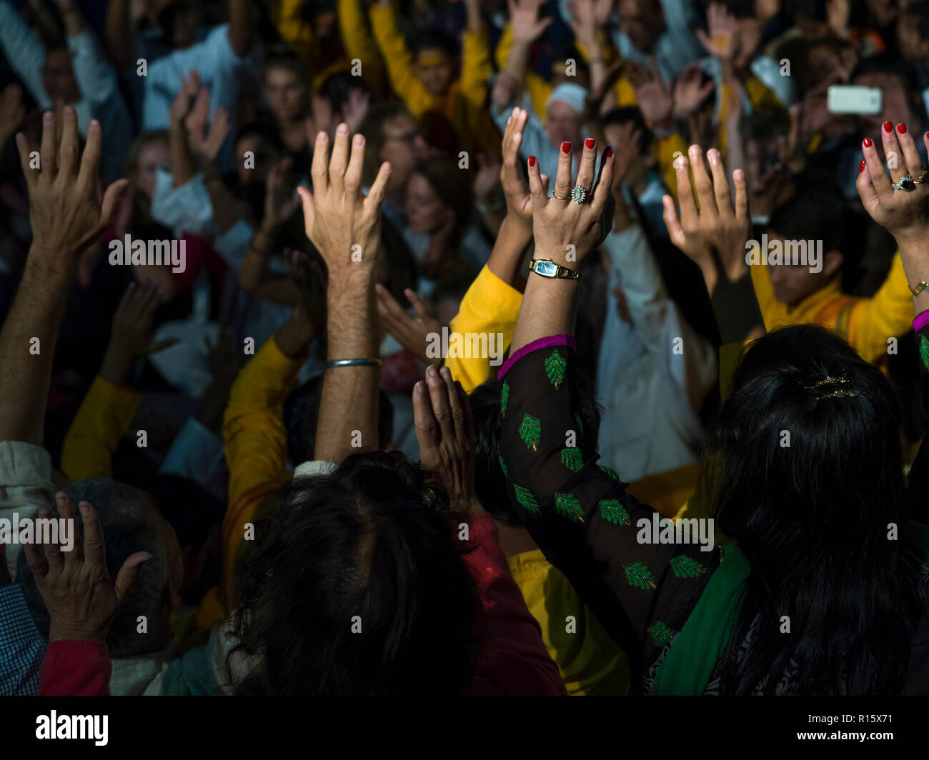 Devotional Ritual performance during Ganga Aarti, Rishikesh, Dehradun ...