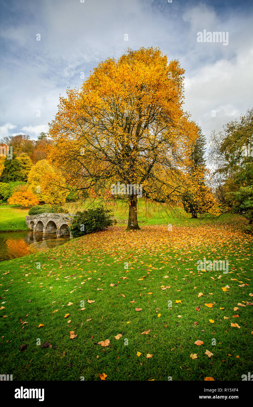 Stourhead autumn hi-res stock photography and images - Alamy