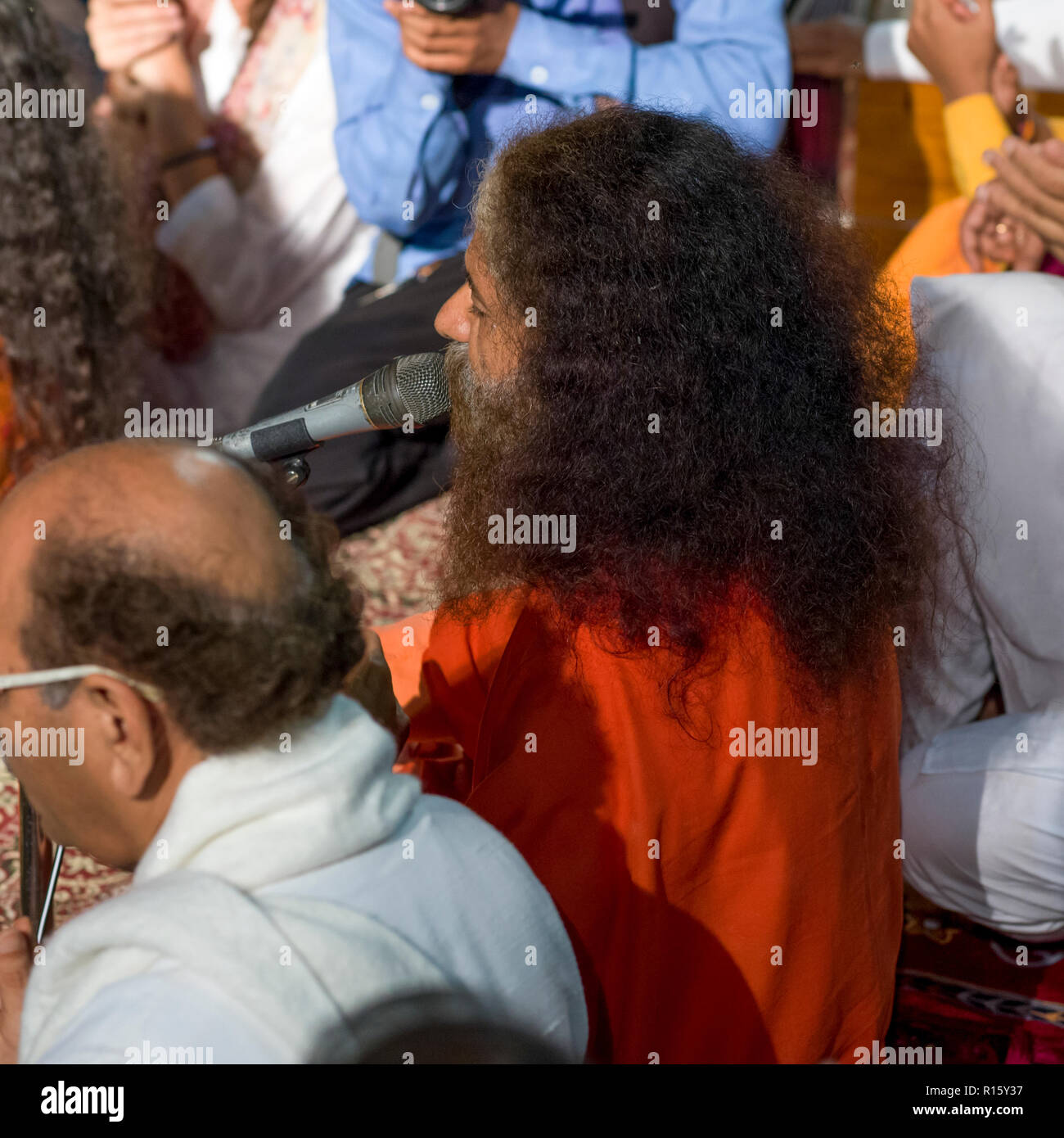 Devotional Ritual performance during Ganga Aarti, Rishikesh, Dehradun ...