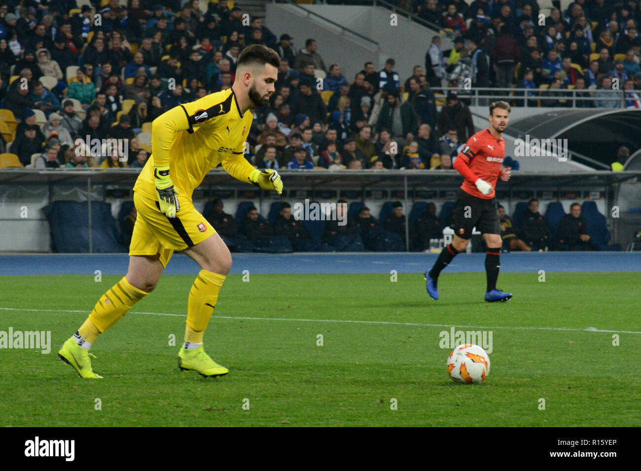 Kyiv, Ukraine. 8th Nov, 2018. Stade Rennes goalkeeper Tomas Koubek (L ...